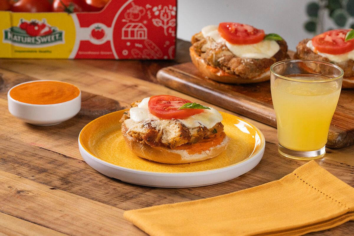 Tostada De Pollo Y Parmesano - NatureSweet